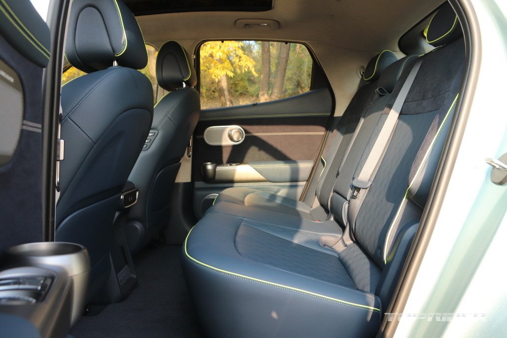 제네시스 GV60 VS 벤츠 EQA 같은 가격, 성능이냐 삼각별이냐