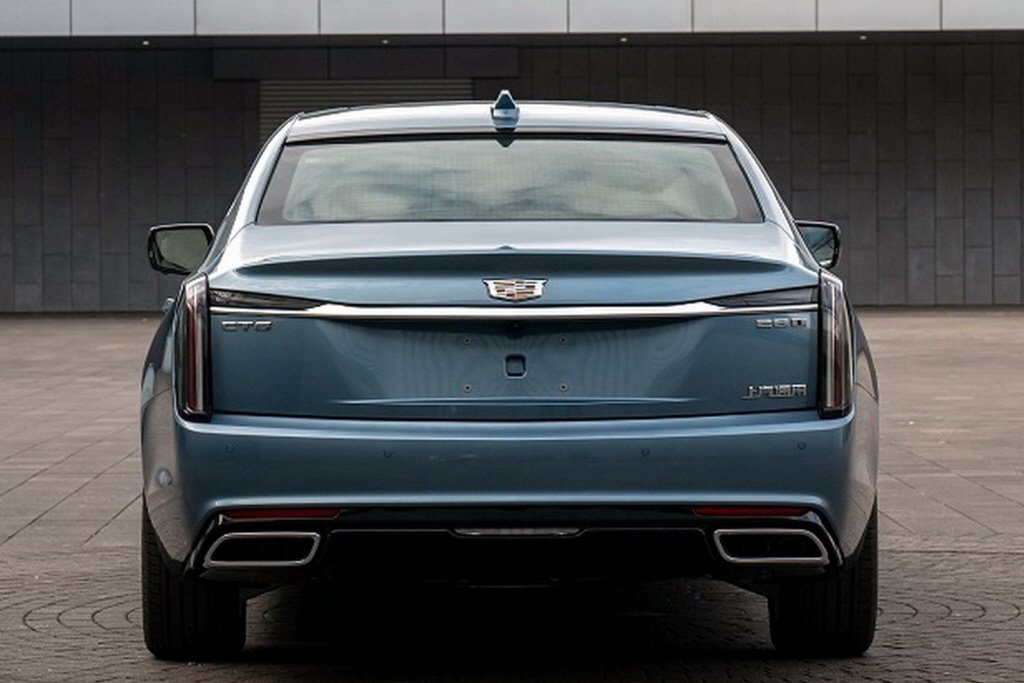 캐딜락 신형 CT6 실내 공개, 33인치 디스플레이 탑재